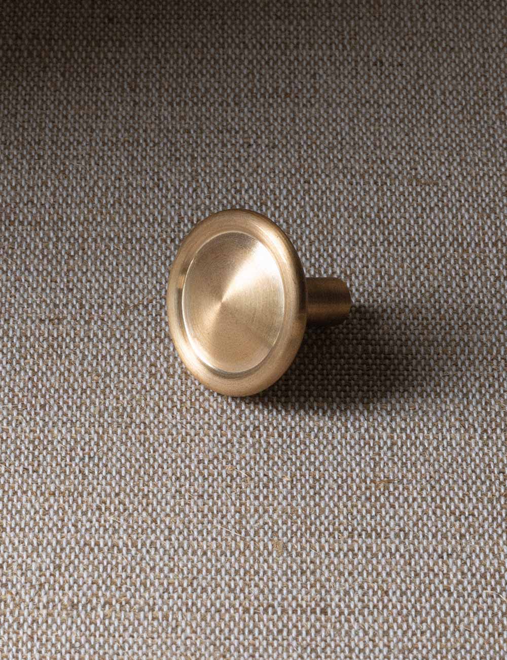 BUTTON knob - Satin Brass – BRANDT Copenhagen