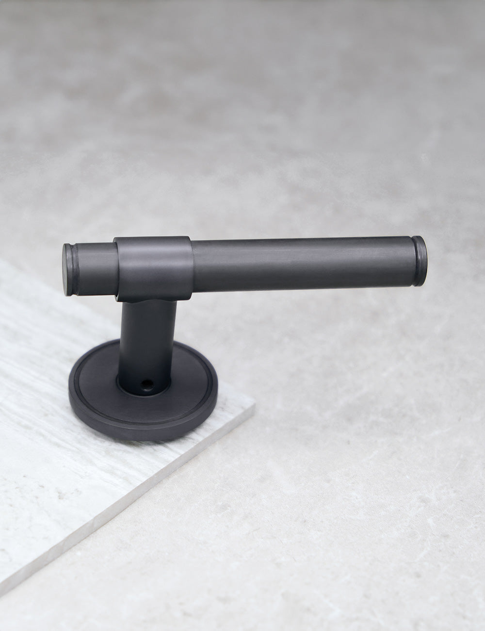 CHISEL door handle in Nearly Black – BRANDT Copenhagen